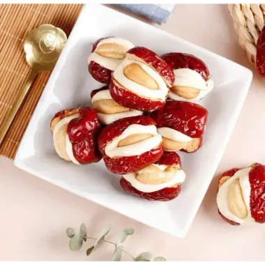 Táo đỏ kẹp sữa lạc đà nhân hạt điều Takla Tân Cương Trung Quốc 1kg giá ...