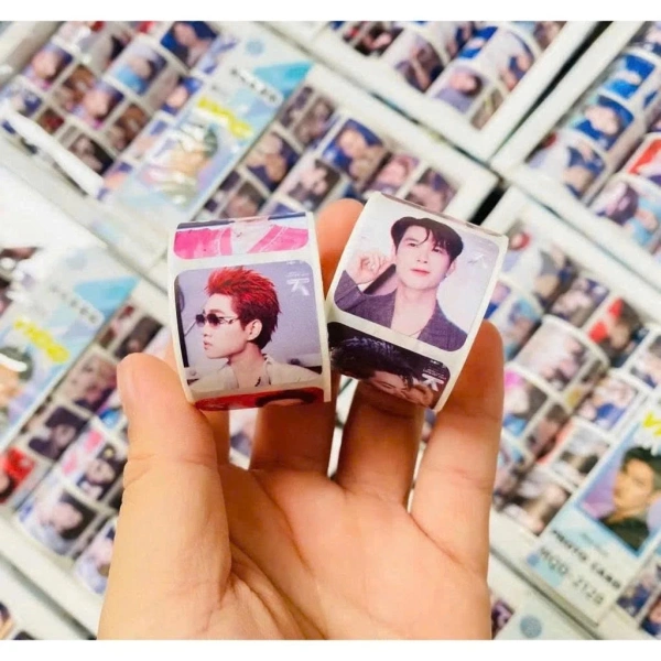 Độ bám của sticker hình anh trai chào nhau giảm nhanh sau vài tuần dán ...