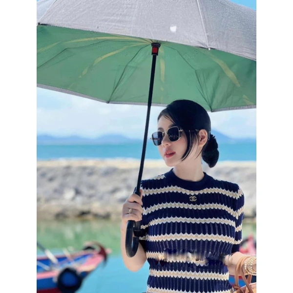 Đôi khi kính mắt nữ chống nắng UV nhẹ nhẹ lại gây gò bó cho mọi khuôn ...