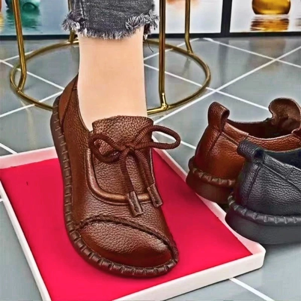 Giày mùa xuân nữ: khi lớp đệm mềm ôm bàn chân và đế bằng đồng hành suốt ...