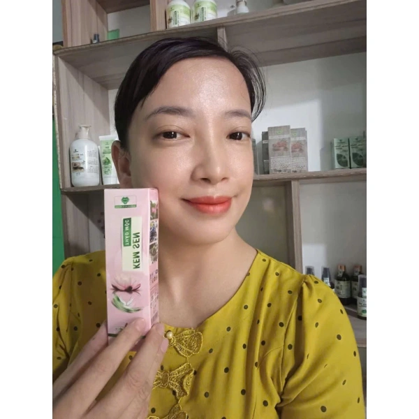 Không ngờ kem chống nắng kiêm nền kéo dài 6 giờ lại khiến da khô khi đi ...